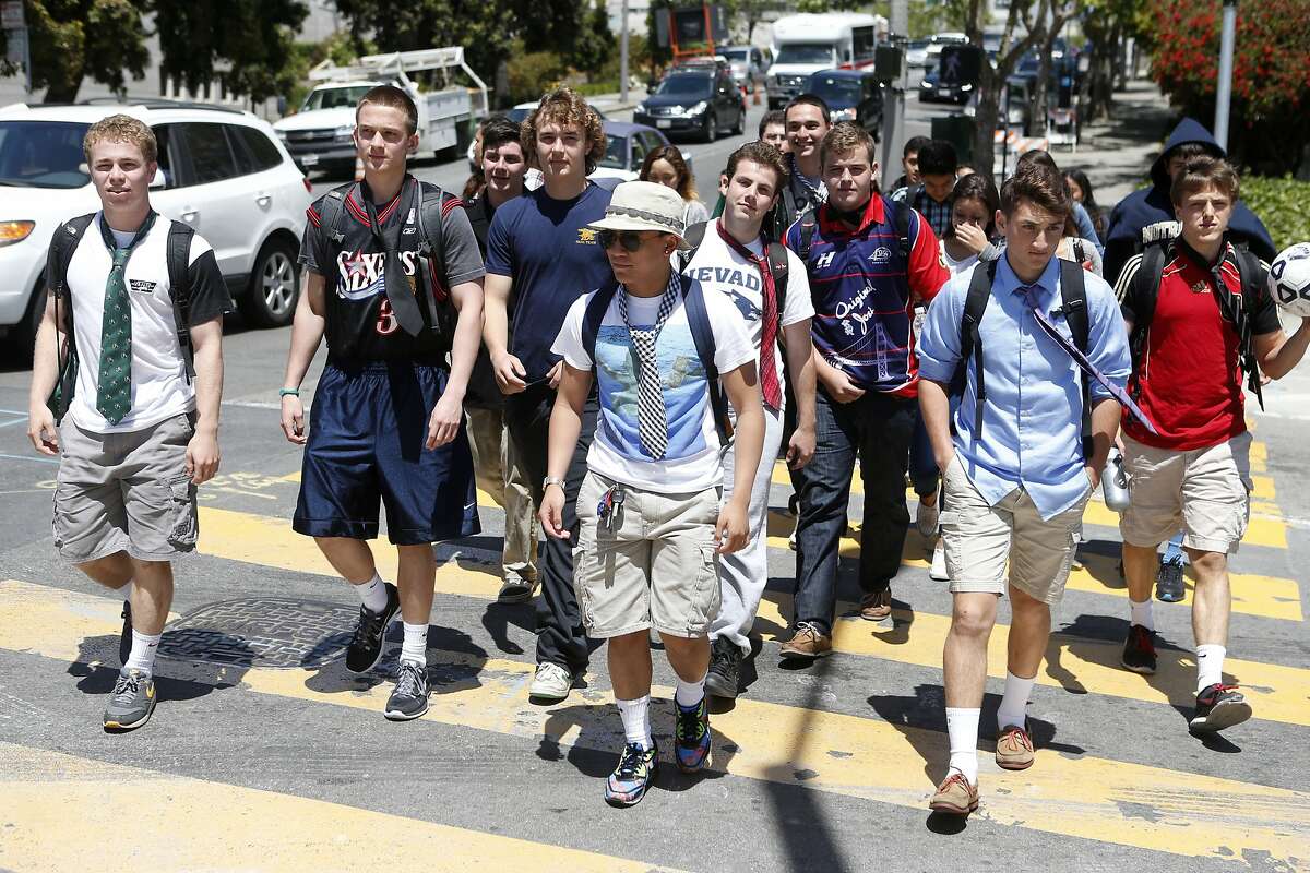 Students rally around tux-wearing teen left out of yearbook