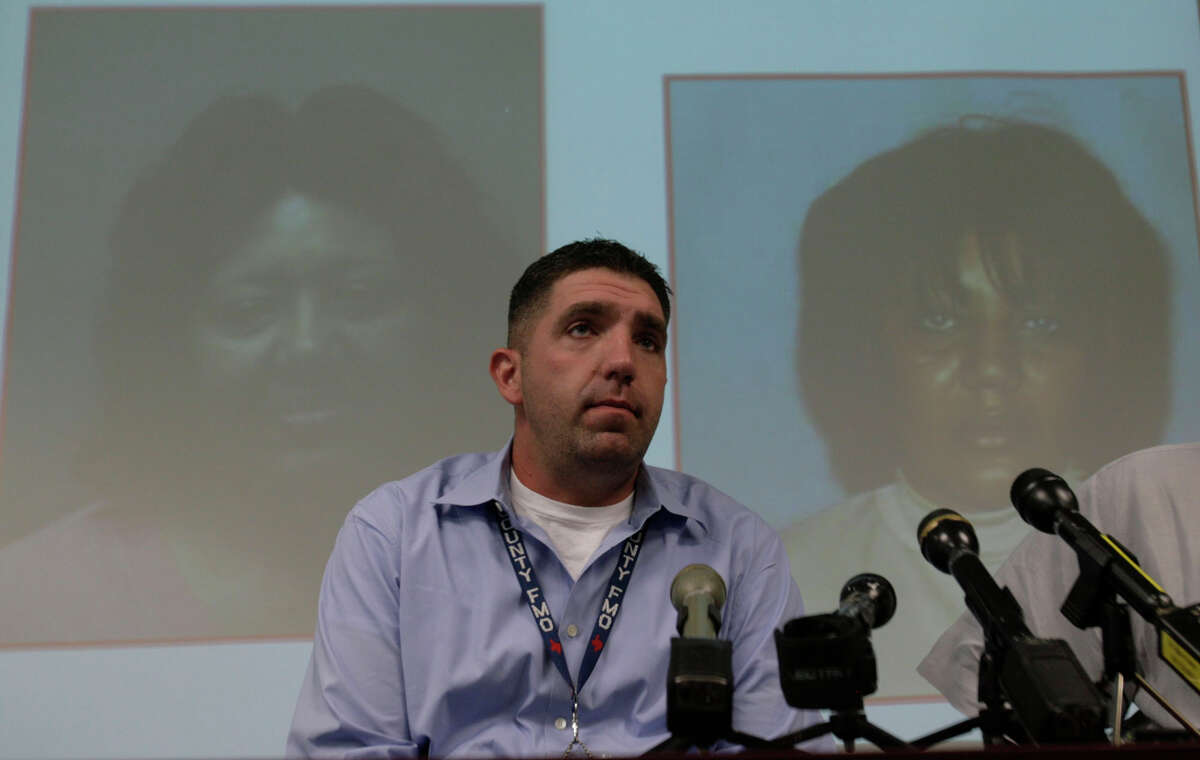 Former DA investigator pleads guilty to theft