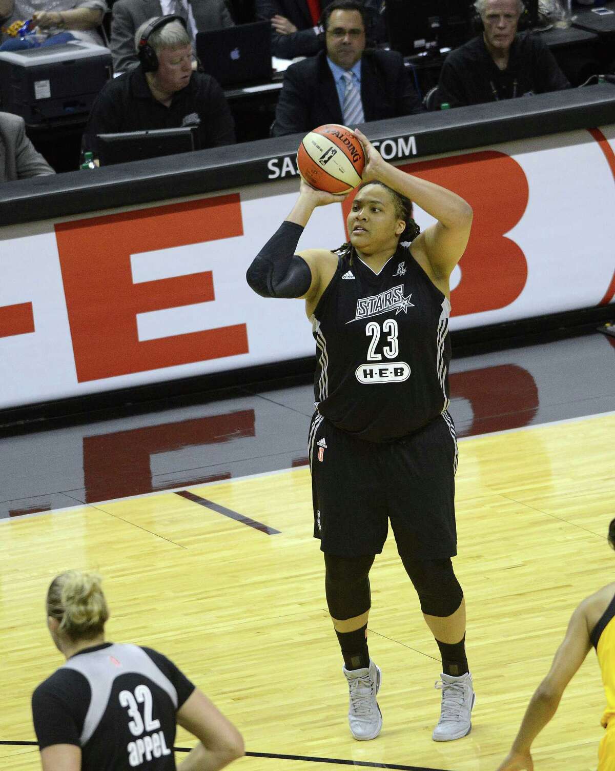 Late surge by Perkins produces starry finish