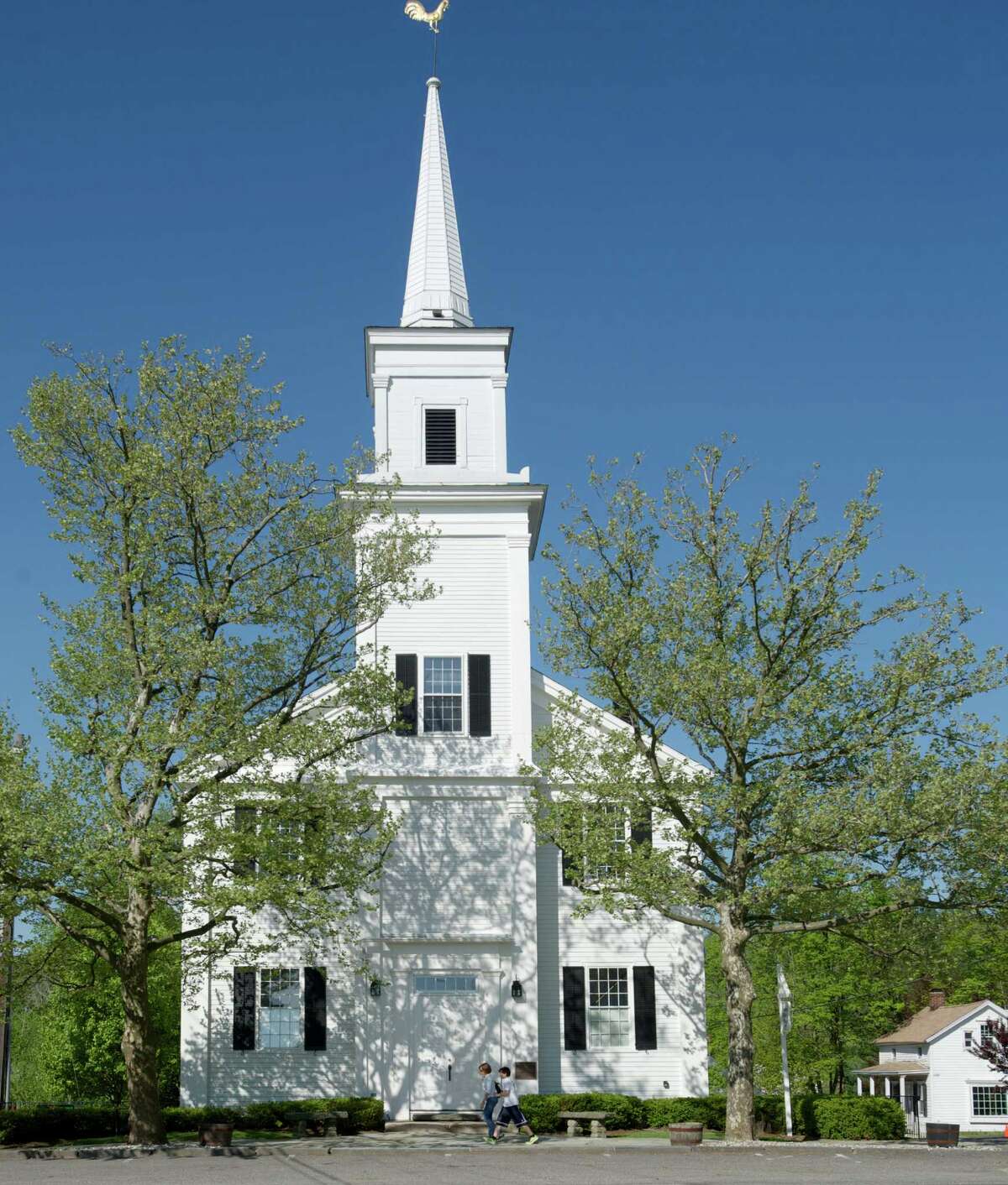 Newtown church celebrates 300th anniversary