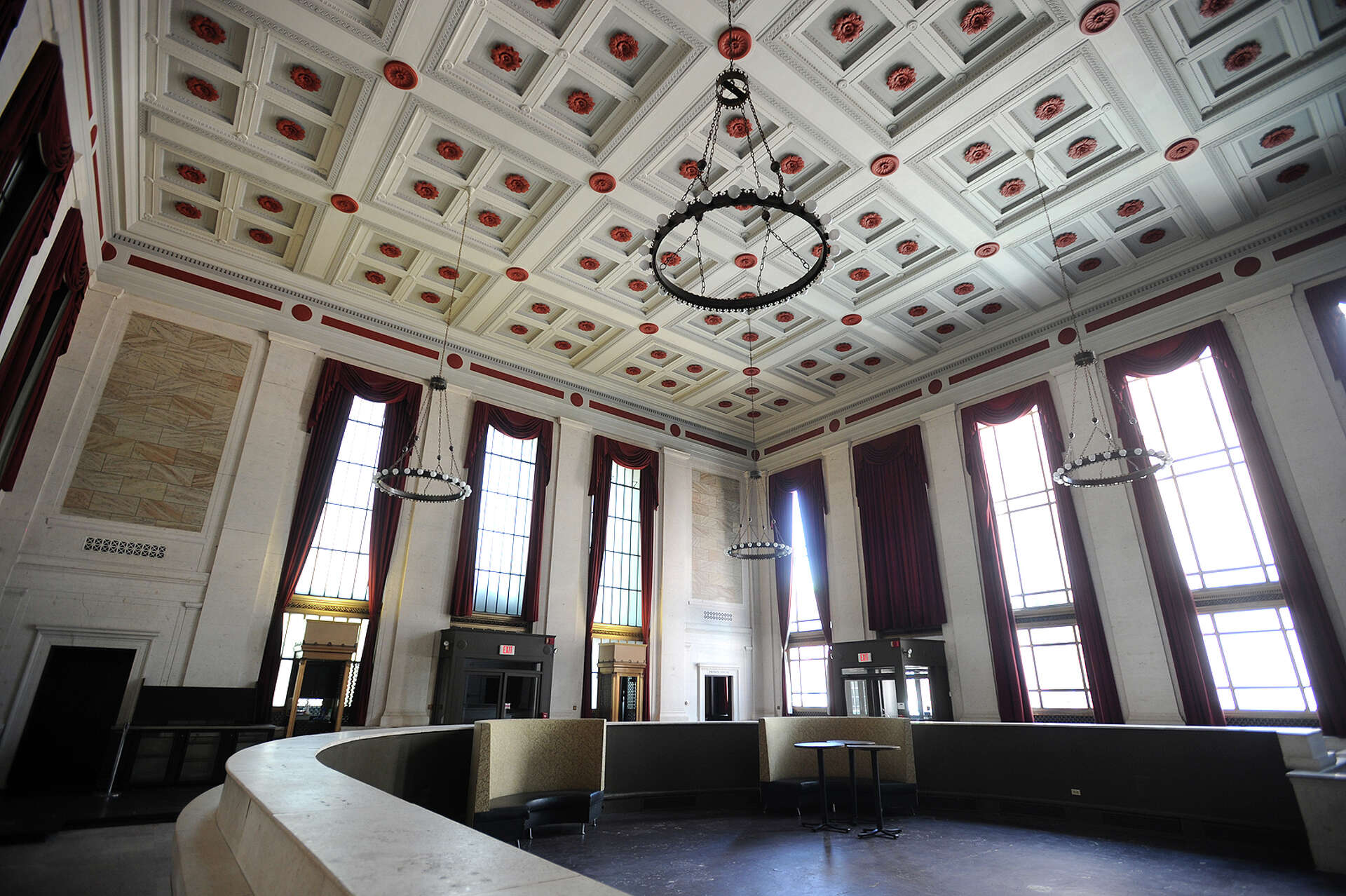 Bank buildings offer options to retailers, restaurateurs
