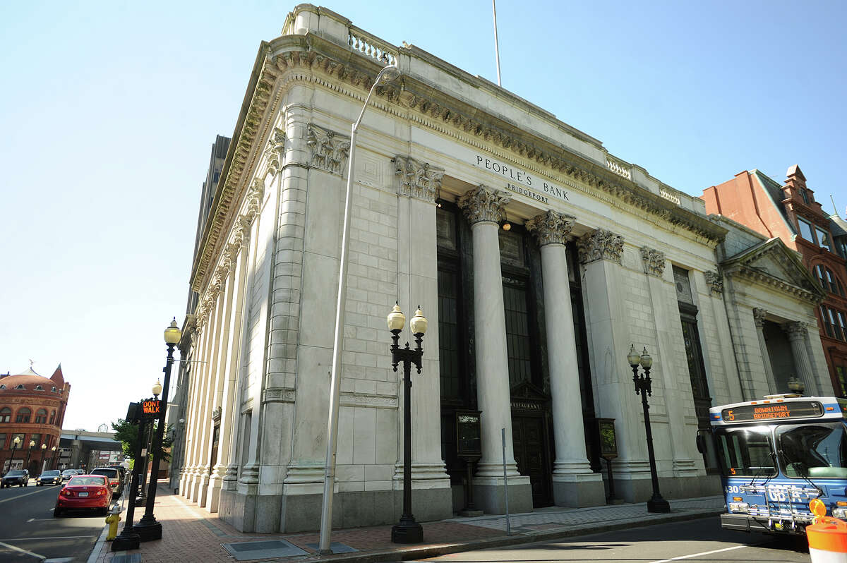 Bank buildings offer options to retailers, restaurateurs