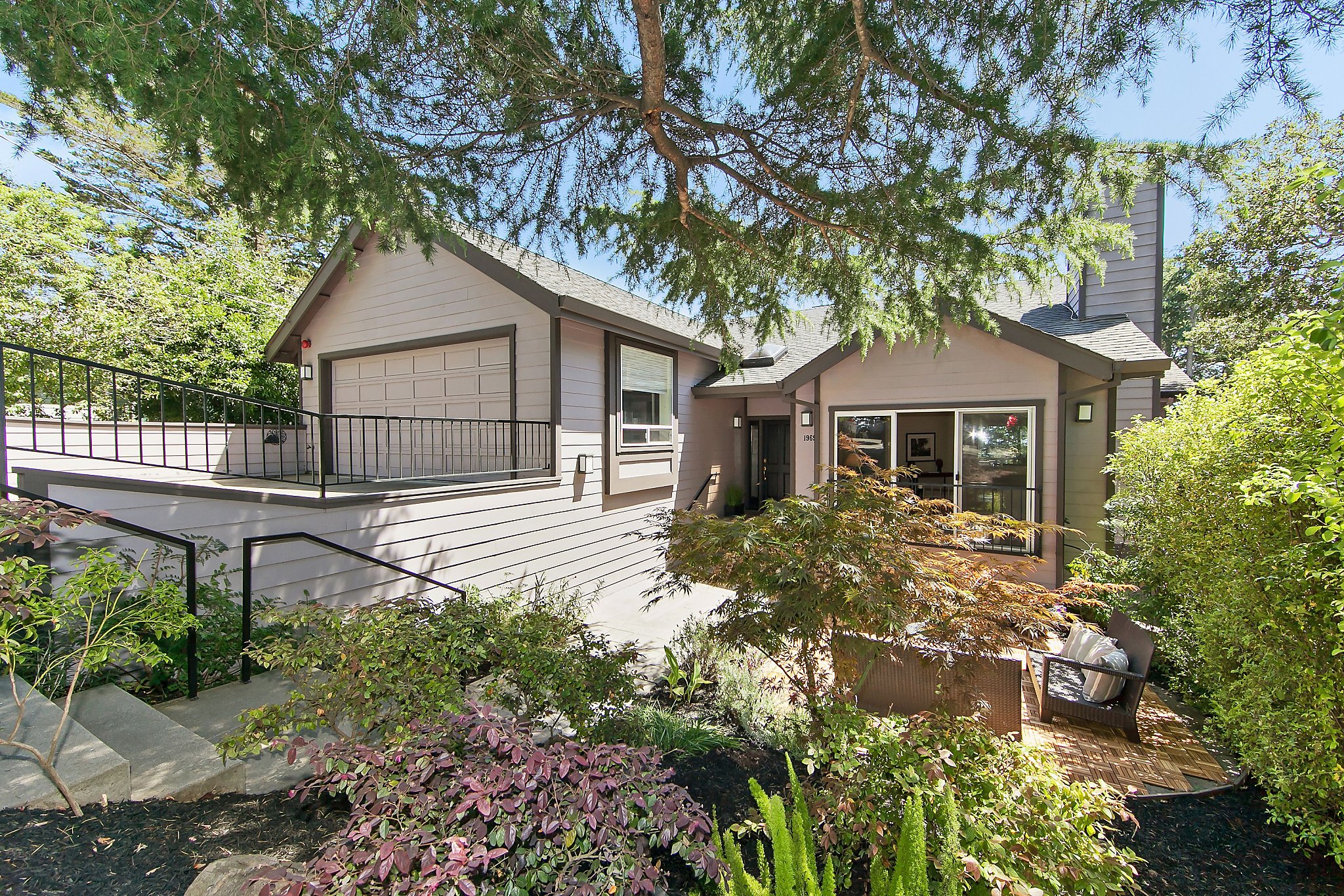 Montclair home has inlaid hardwood floors, views of the bay