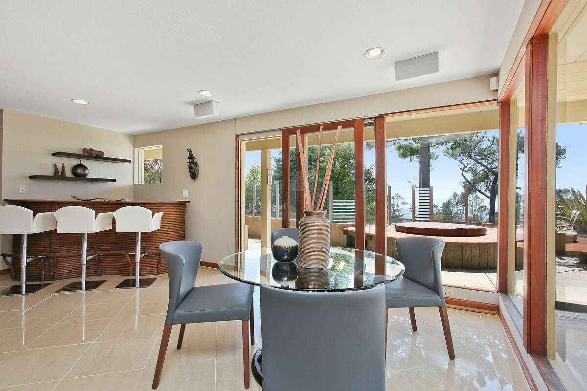 Hot Property: Angular design, bay views highlight Oakland midcentury