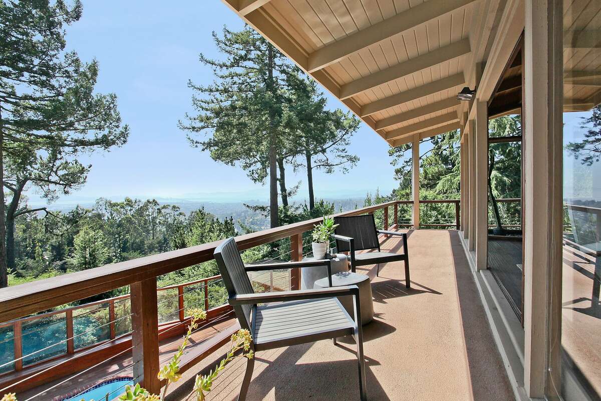 Hot Property: Angular design, bay views highlight Oakland midcentury