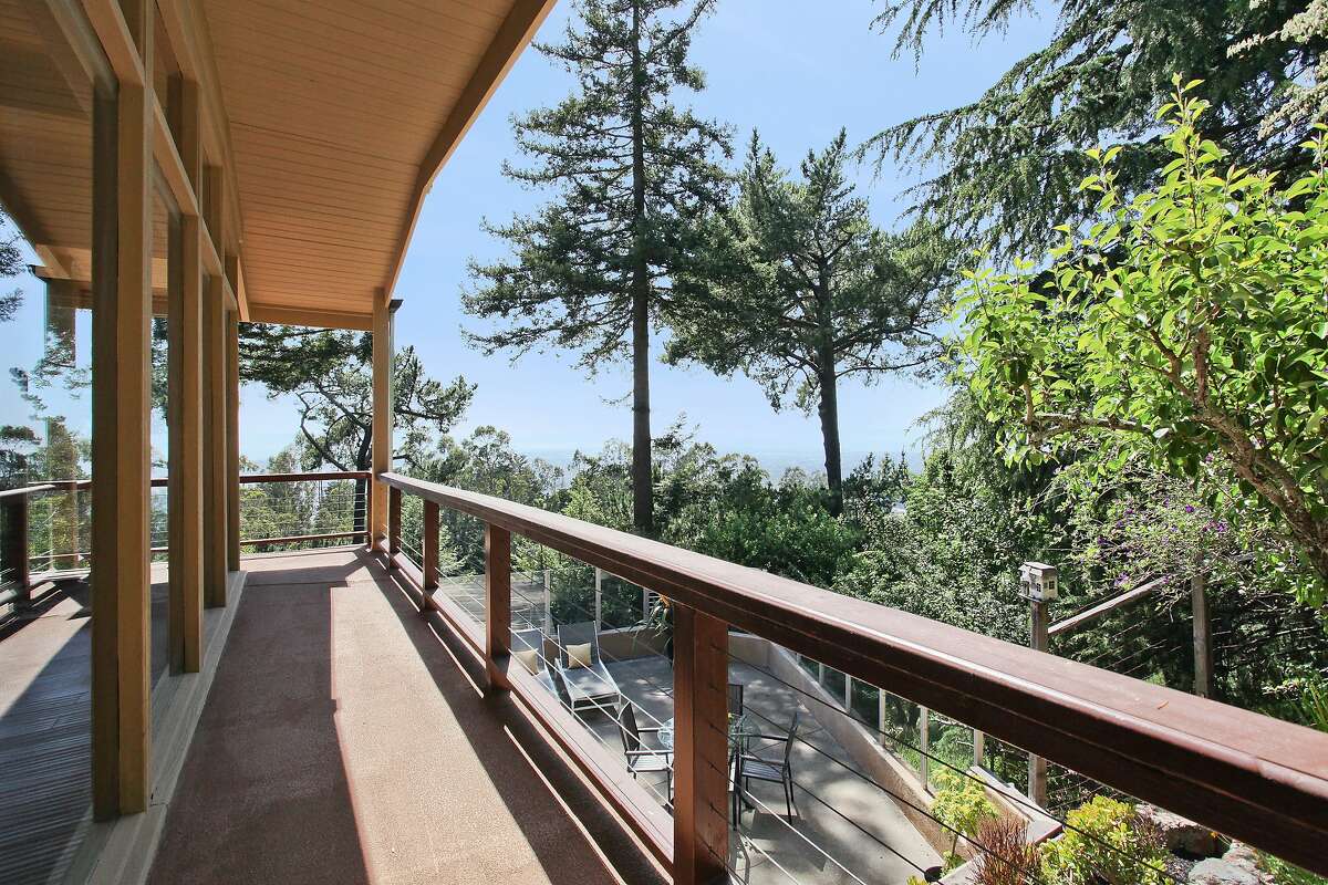 Hot Property: Angular design, bay views highlight Oakland midcentury