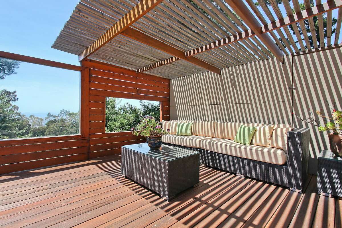 Hot Property: Angular design, bay views highlight Oakland midcentury