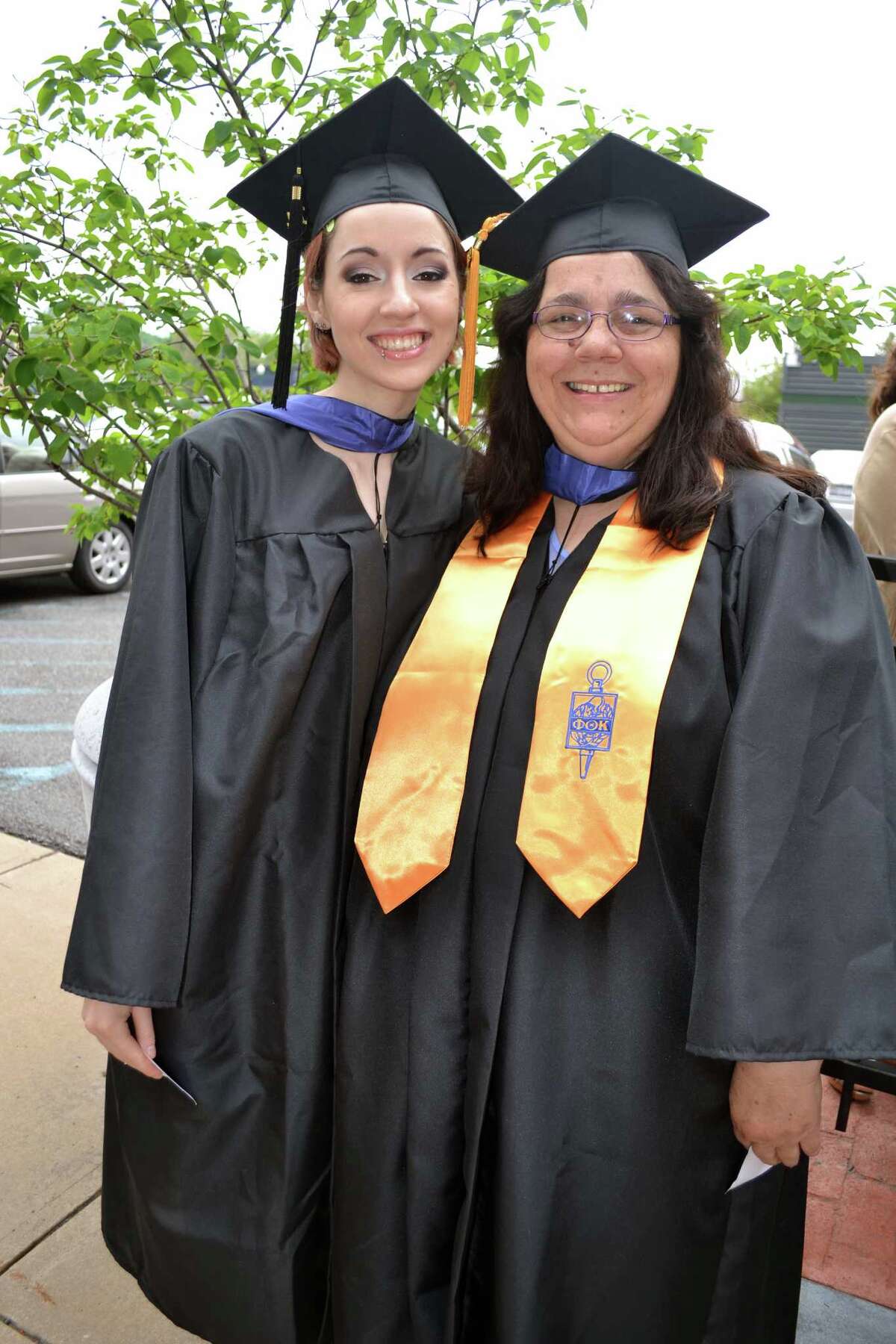 580 at SCCC earn diplomas