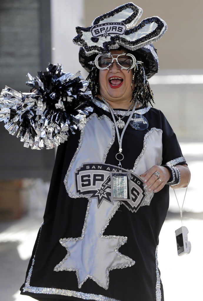 20 reasons why The Spurs Lady is the best kind of woman and fan