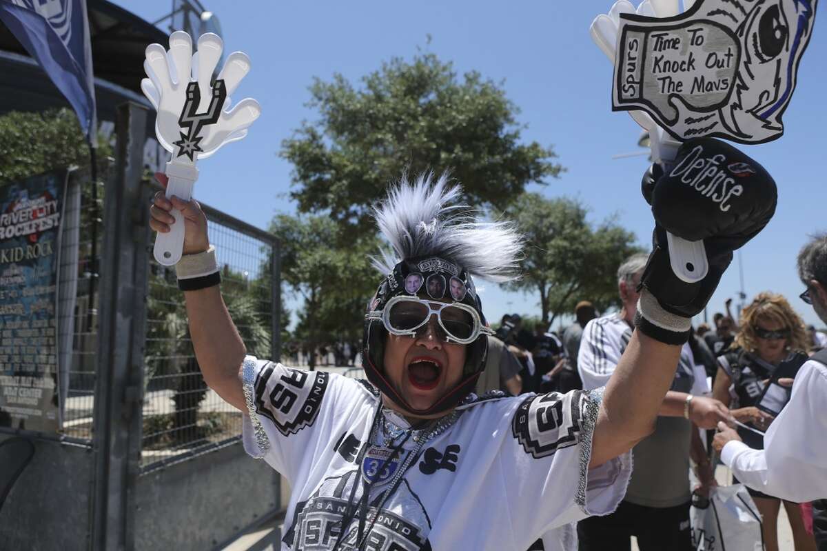 San Antonio's favorite super fan, the 'Spurs Lady' suffered a heart ...