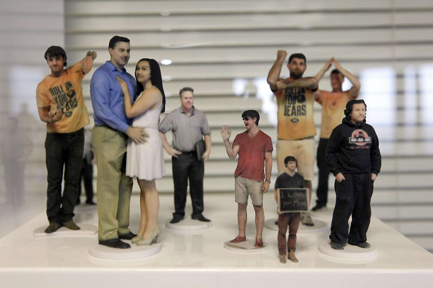 Twindom prints realistic 3-D keepsake figurines of people