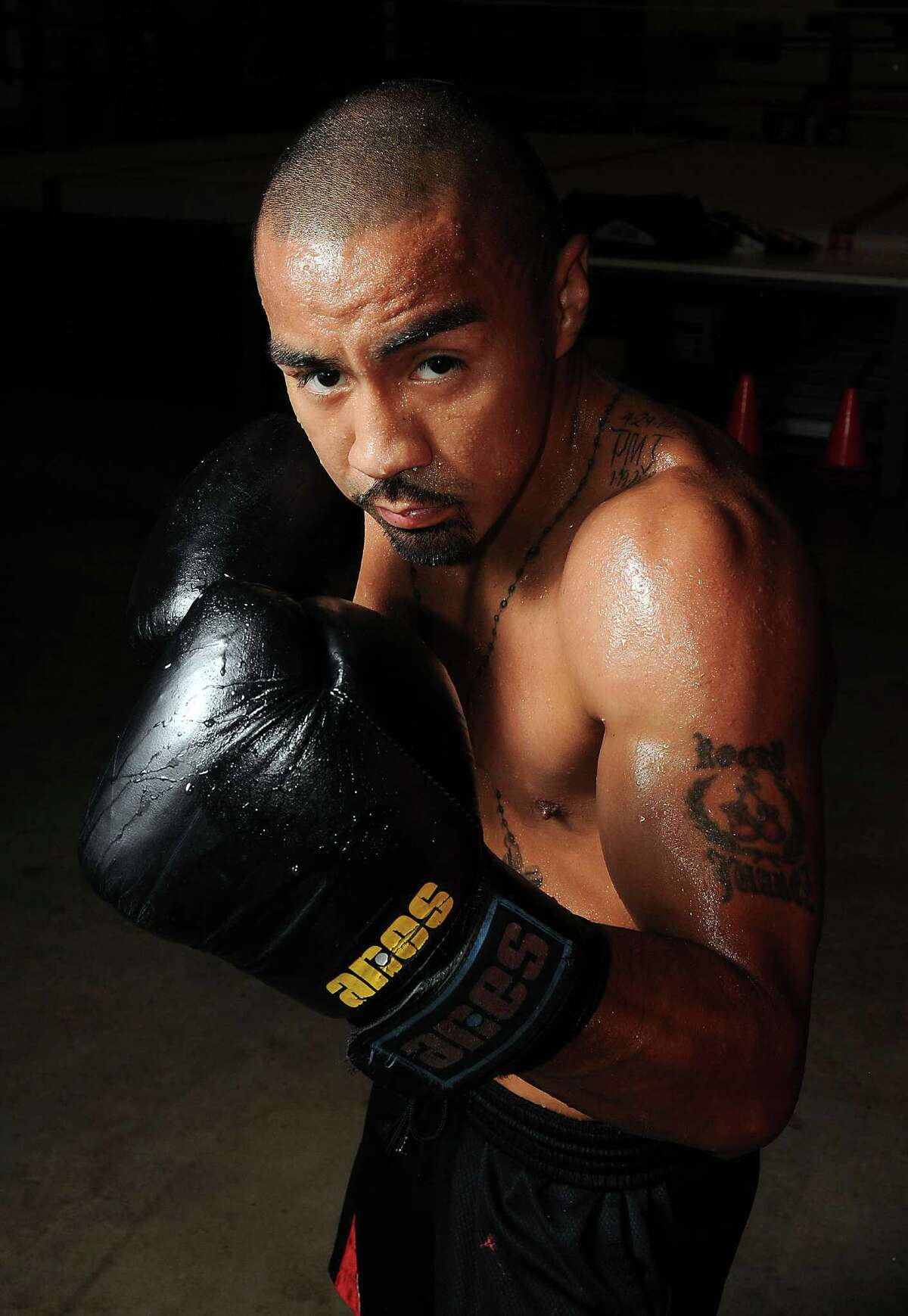 Juarez takes one last shot at a boxing title