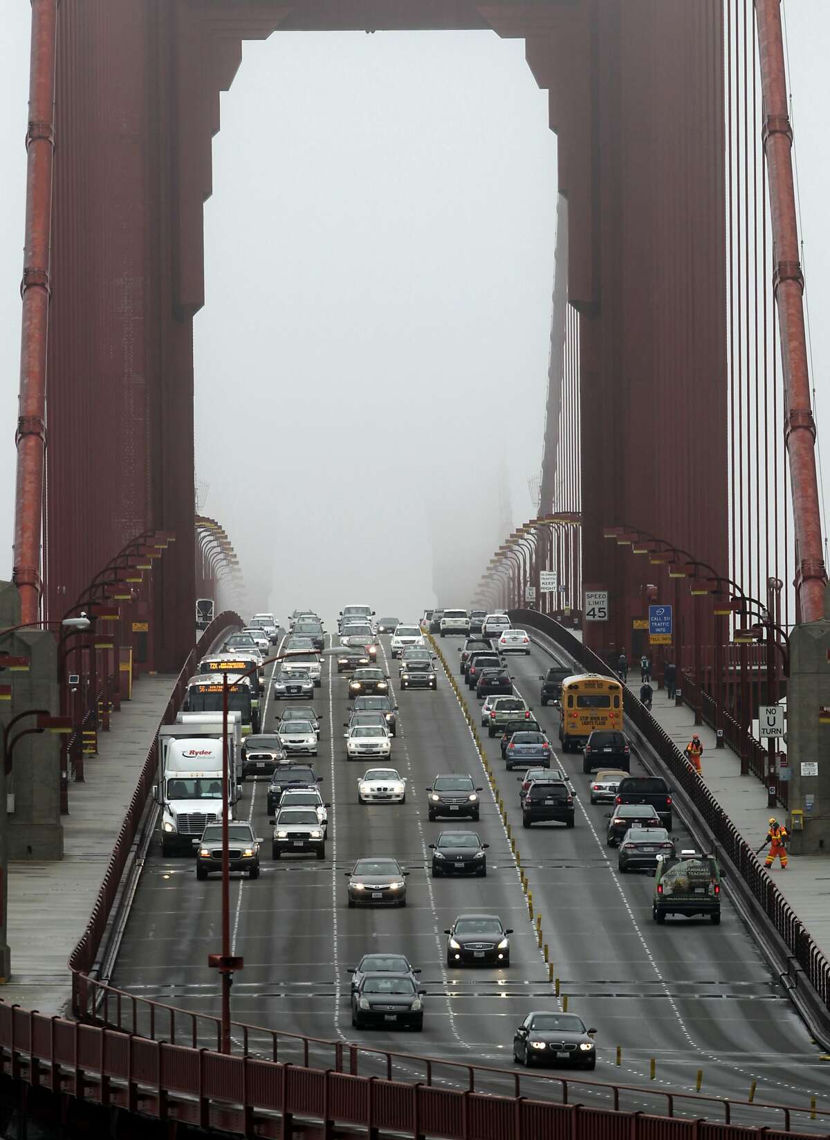 Movable median barrier coming to Golden Gate Bridge