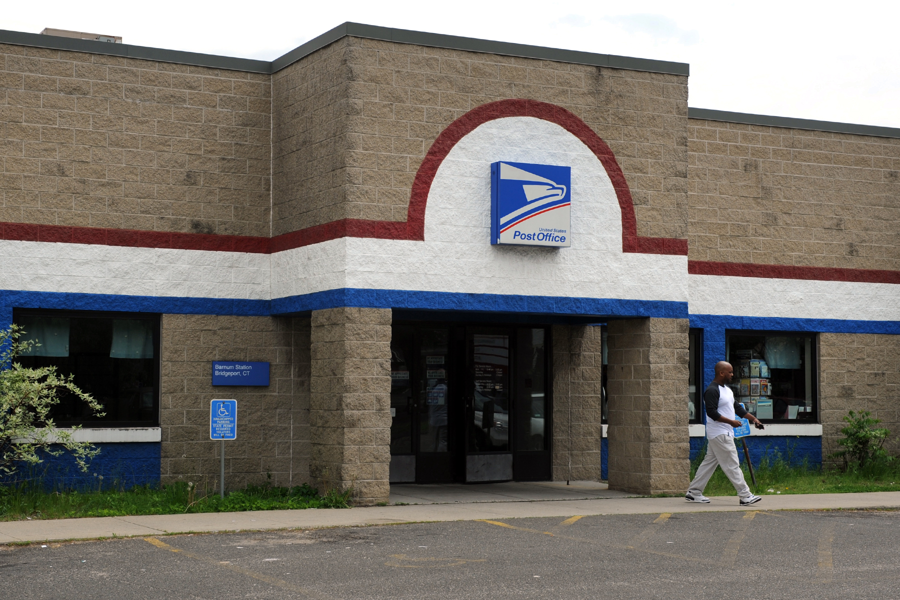 What's the fate Bridgeport's Fairfield Avenue post office?