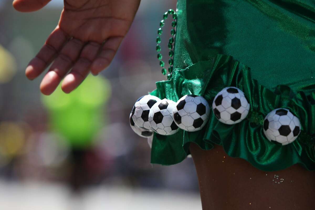 Carnaval partiers parade through S.F.'s Mission District