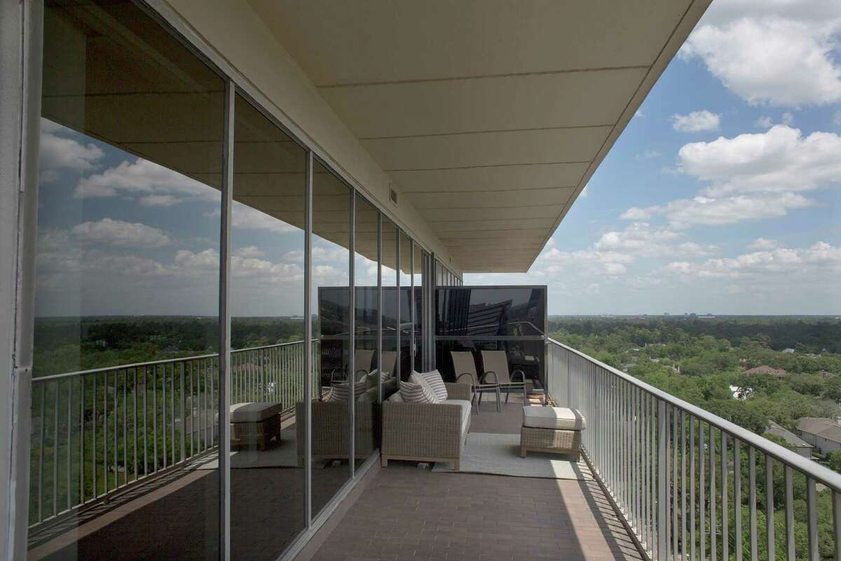 Step inside two Houston artists' River Oaks high-rise apartment