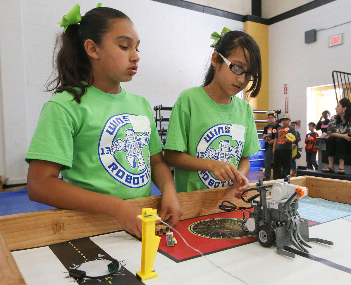Students face down disaster at Edgewood robotics challenge