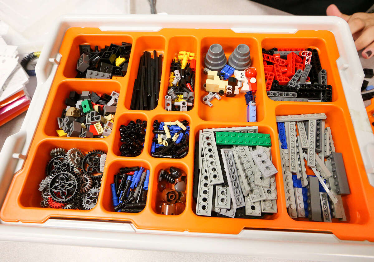 Students face down disaster at Edgewood robotics challenge