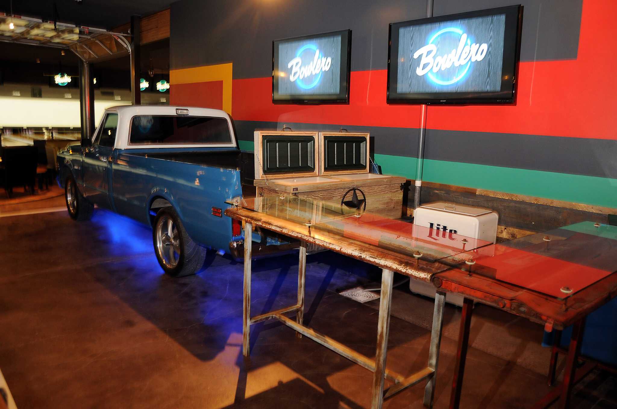 Strike while it's hot: Experience Bowlero