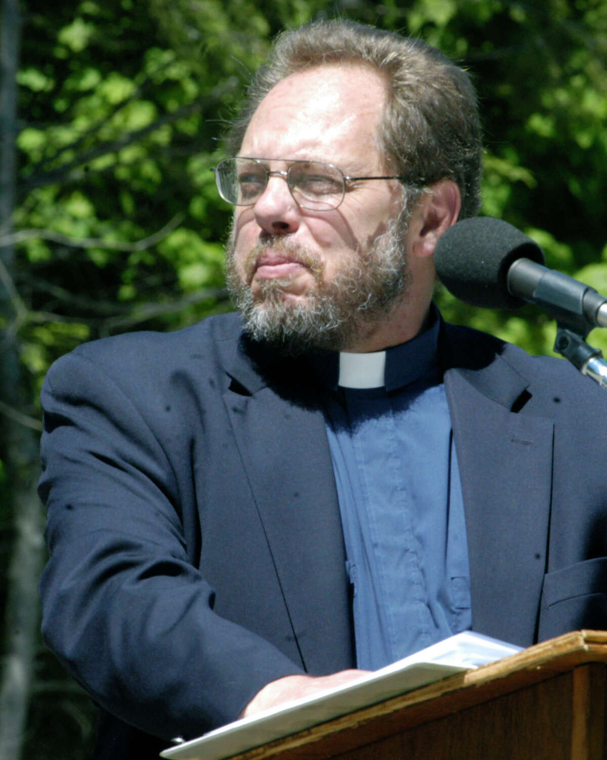 Warren offers a solemn salute to its war dead