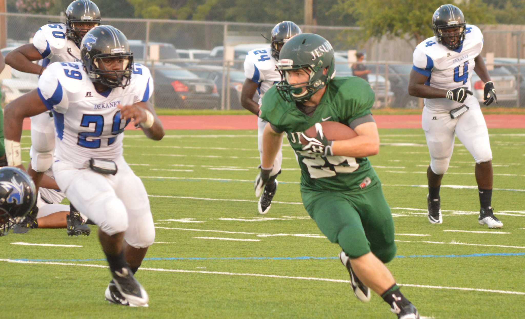 Strake Jesuit makes progress during spring practices