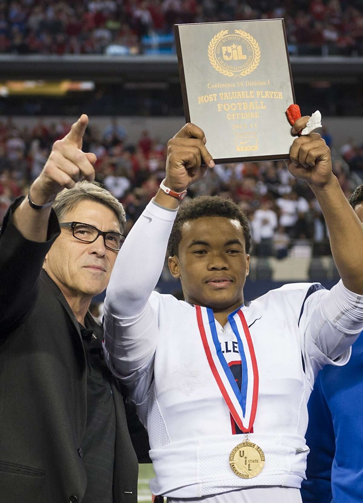 Highly touted QB aims to follow father to Aggies