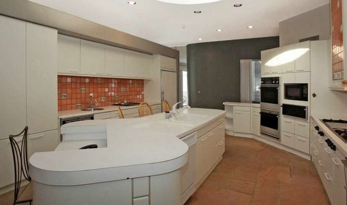 Whitney Houston's home finds a buyer