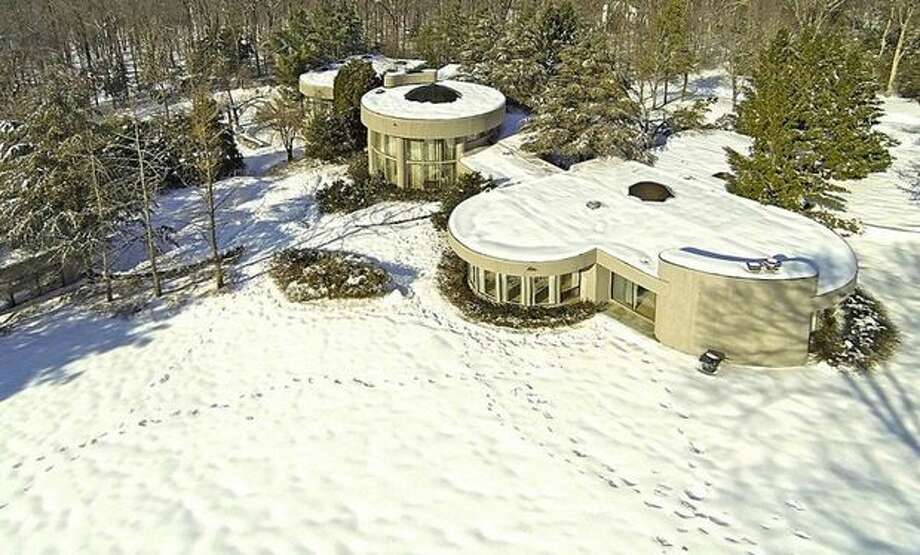 Whitney Houston's home finds a buyer - SFGate