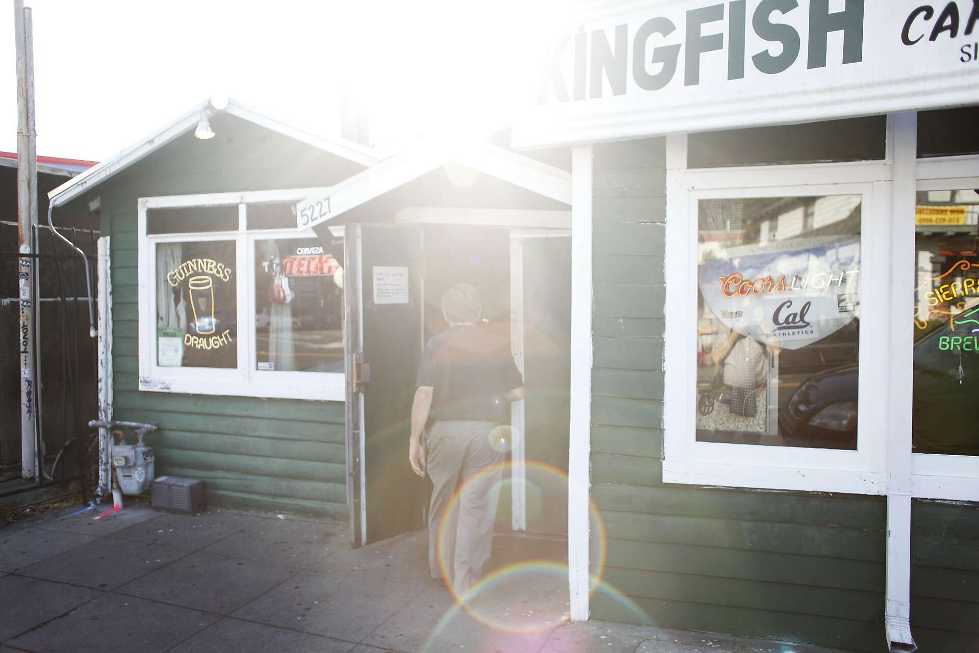 Oakland's Kingfish Pub moving - building and all