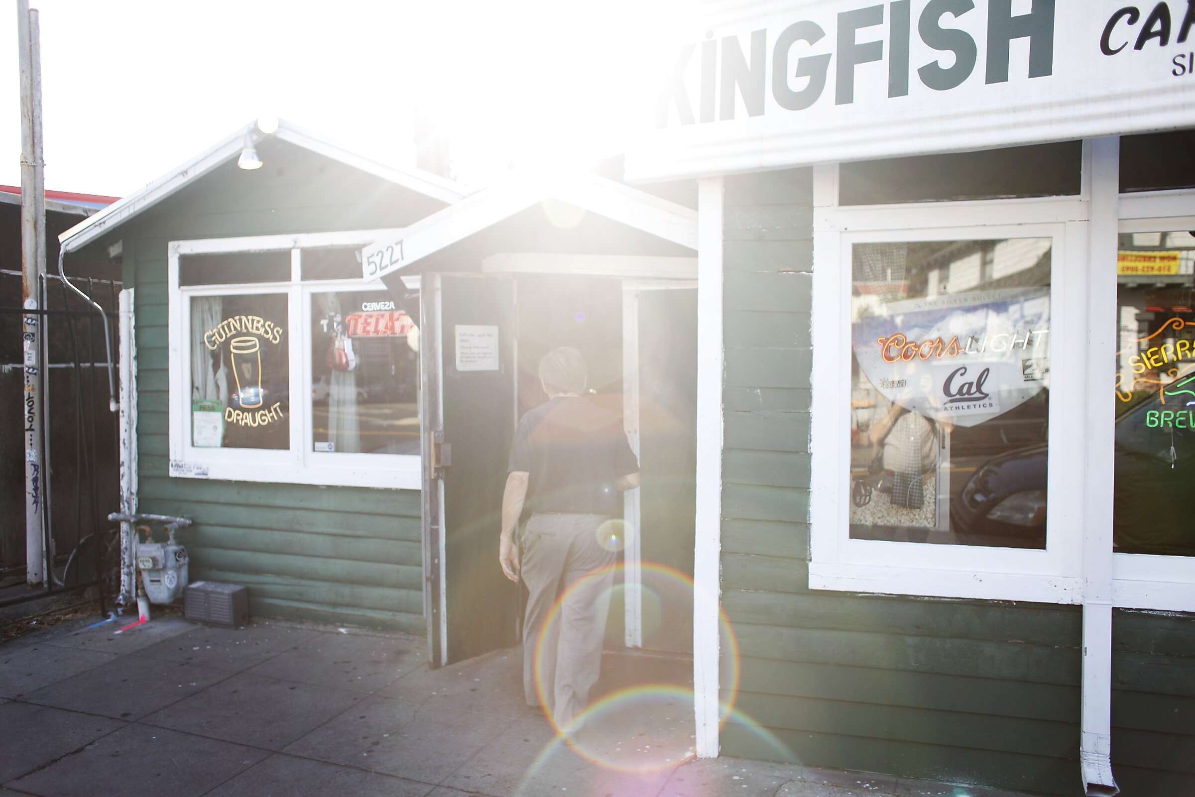 Oakland's Kingfish Pub moving - building and all