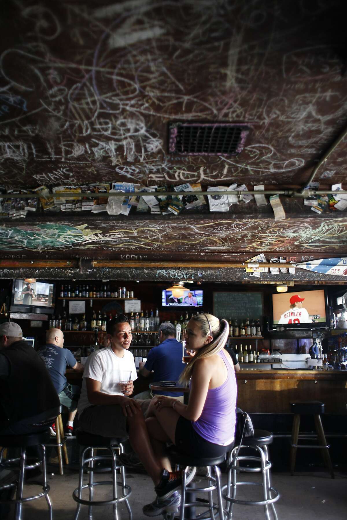 Oakland's Kingfish Pub moving - building and all