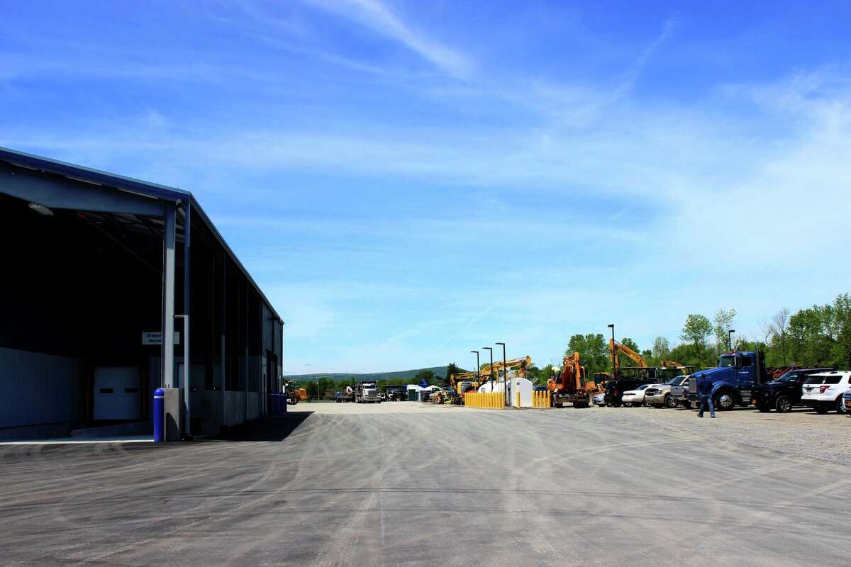 Photos: New Finke Equipment headquarters opens