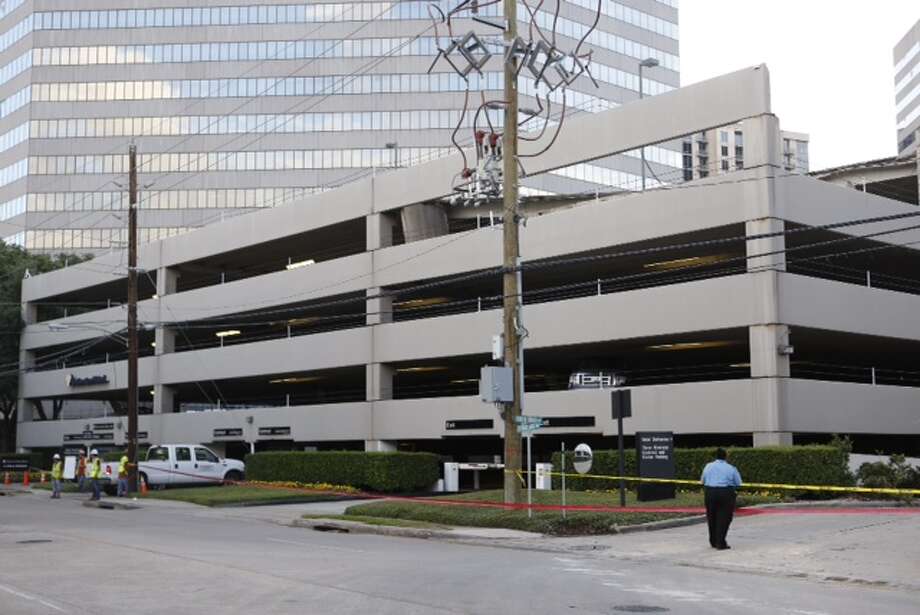 Part of parking garage collapses in Galleria area - Houston Chronicle