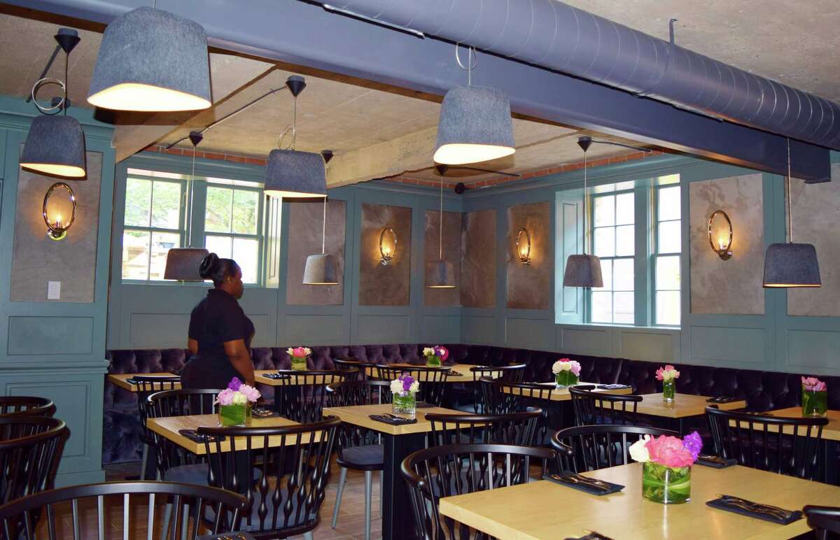 Tierra serves up savory cuisine, stylish setting in old Town Hall