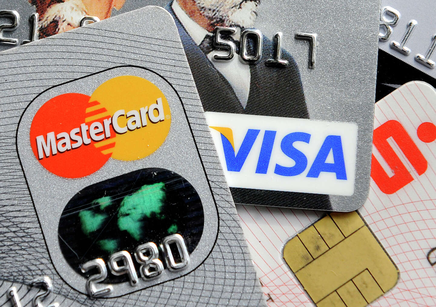 Finding the best credit cards for foreign travel