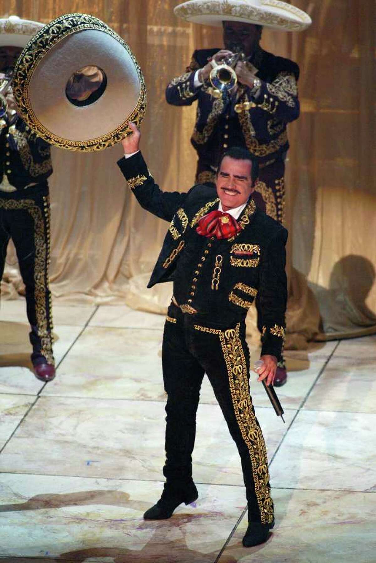 Vicente Fernández isn't keeping quiet after awesome final concert