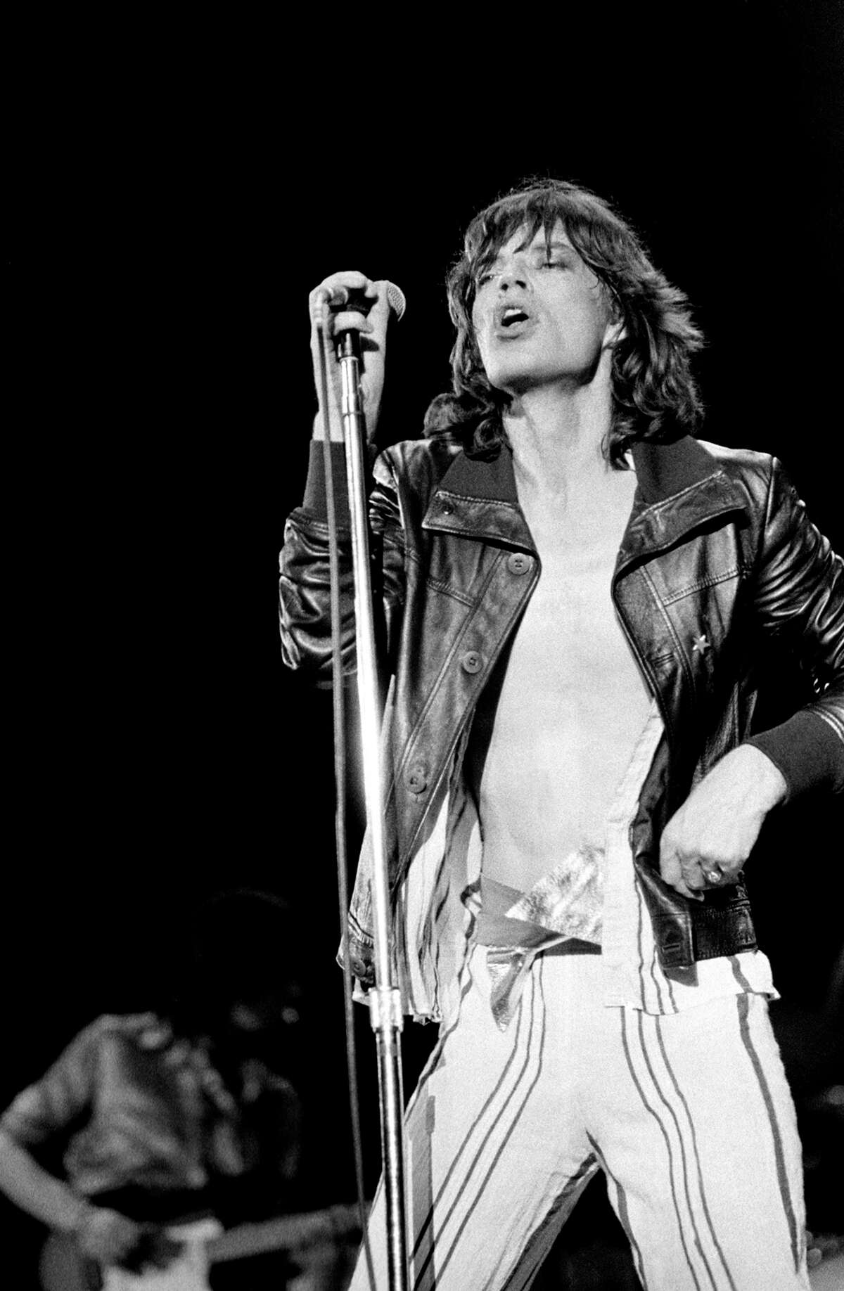 Never-before-seen photos of Rolling Stones on display in San Antonio