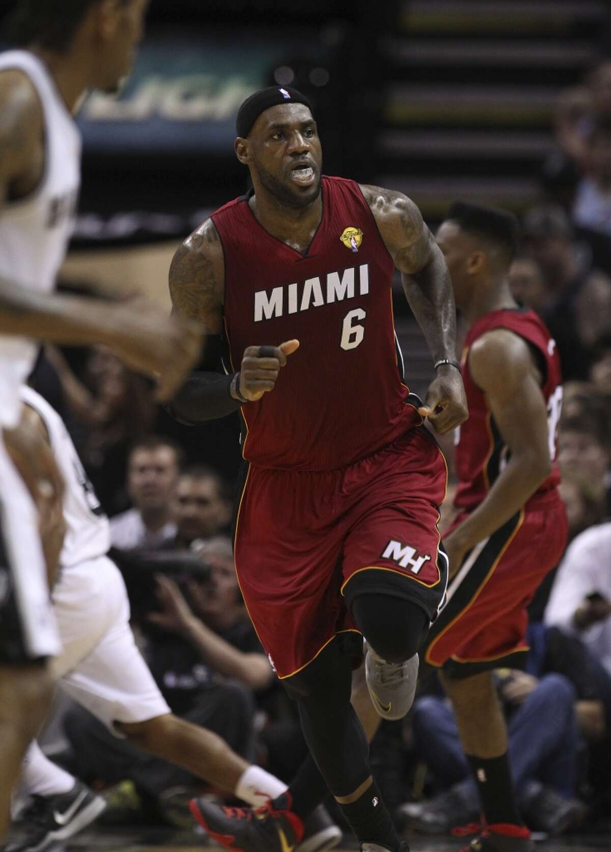 LeBron James says he's returning to Cavaliers