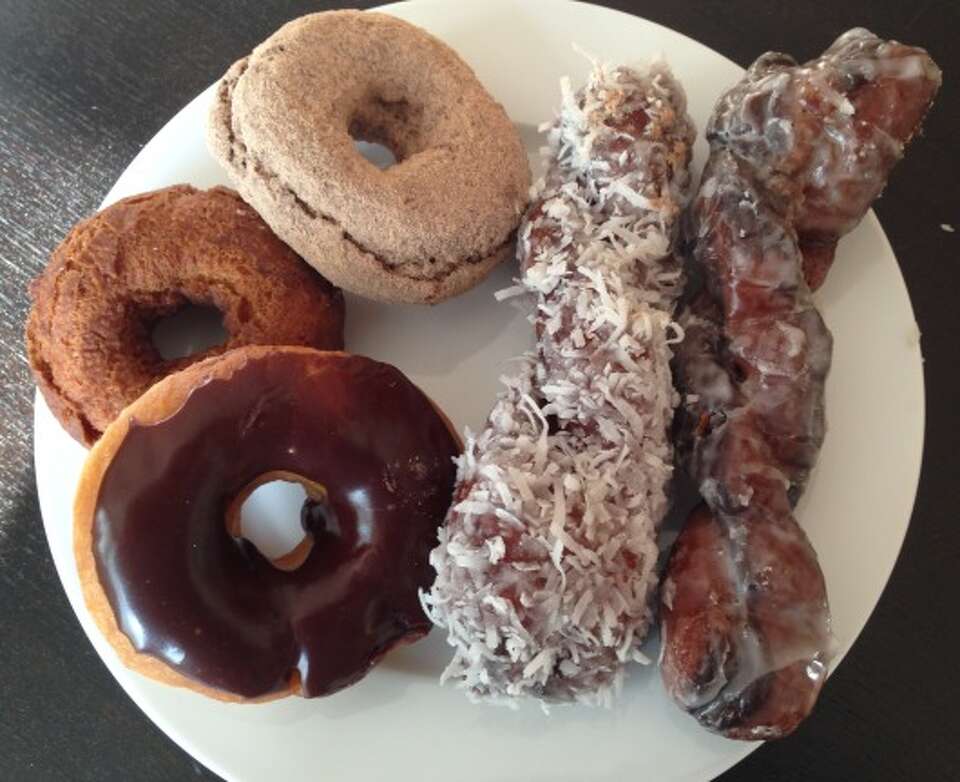 A dozen (plus) Connecticut donut shops