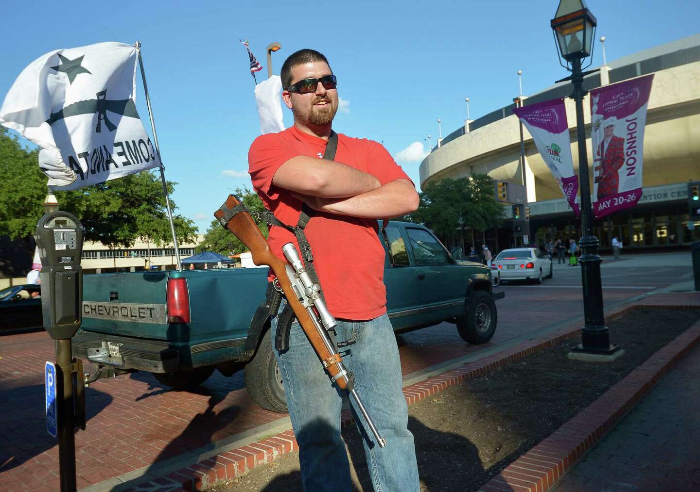Texas Open Carry gun advocate, Walmart worker clash over handgun in store