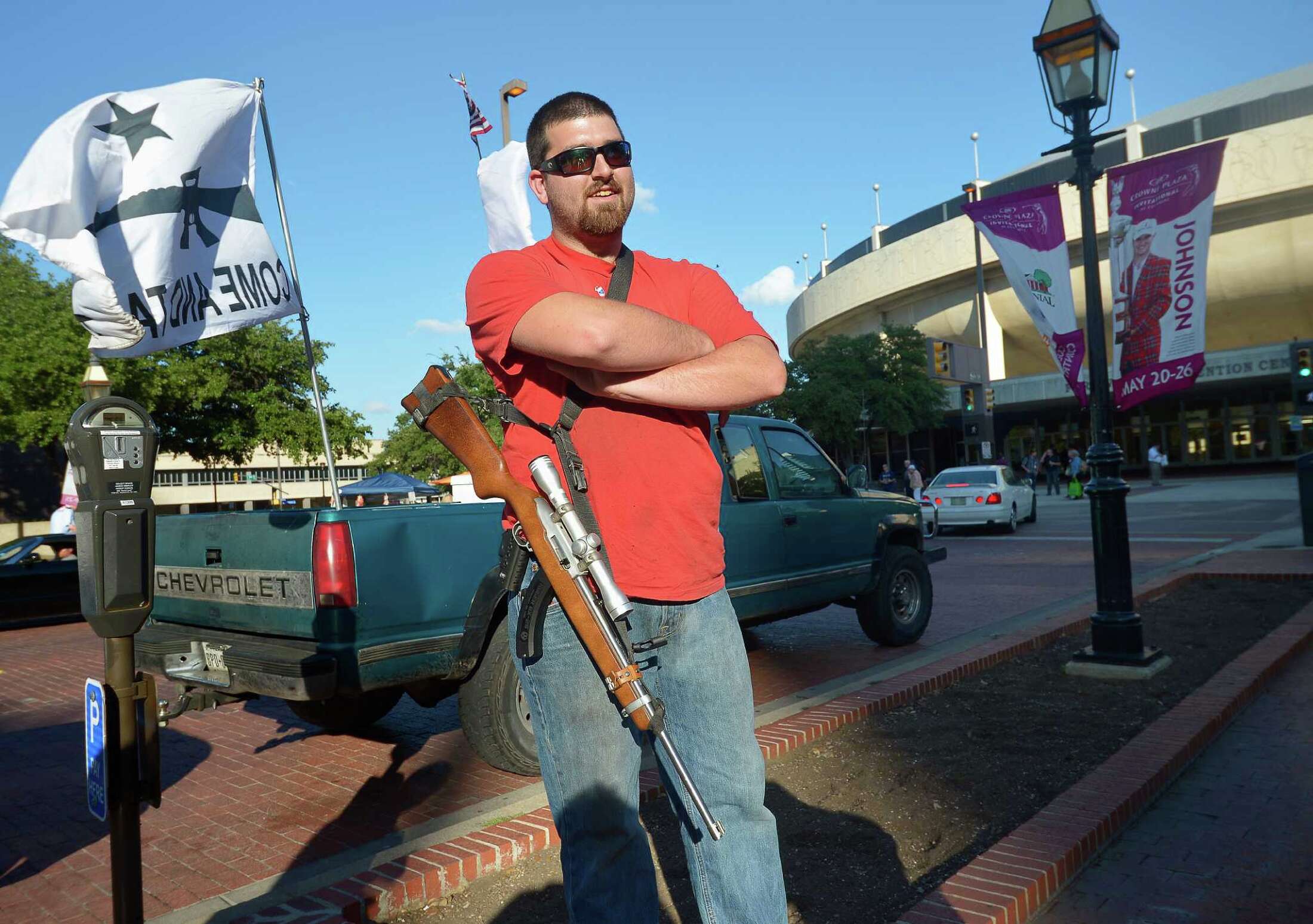 Texas Open Carry gun advocate, Walmart worker clash over handgun in store