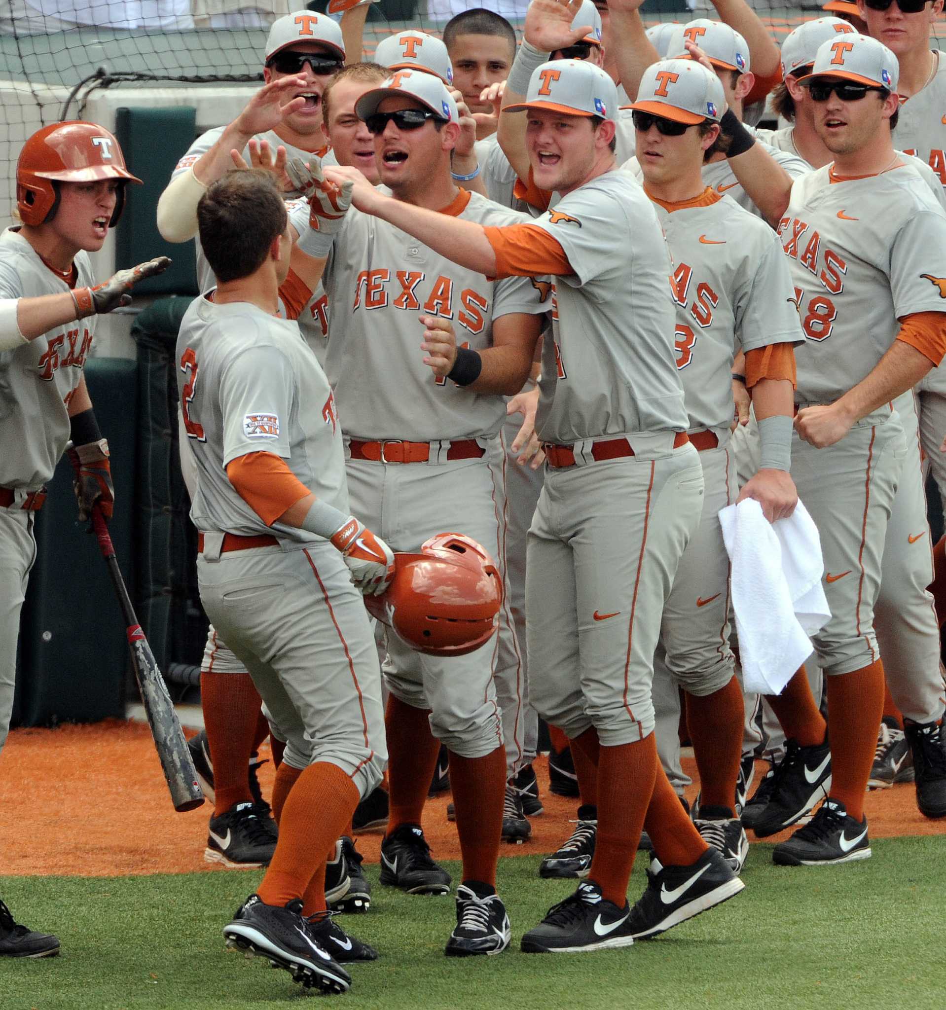 Texas takes Game 1 over Houston at Austin Super Regional