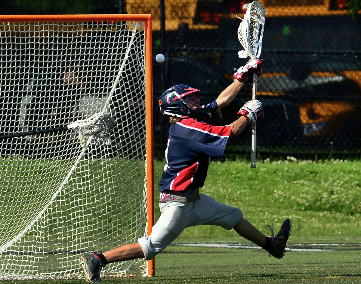 New Canaan rolls past New Fairfield