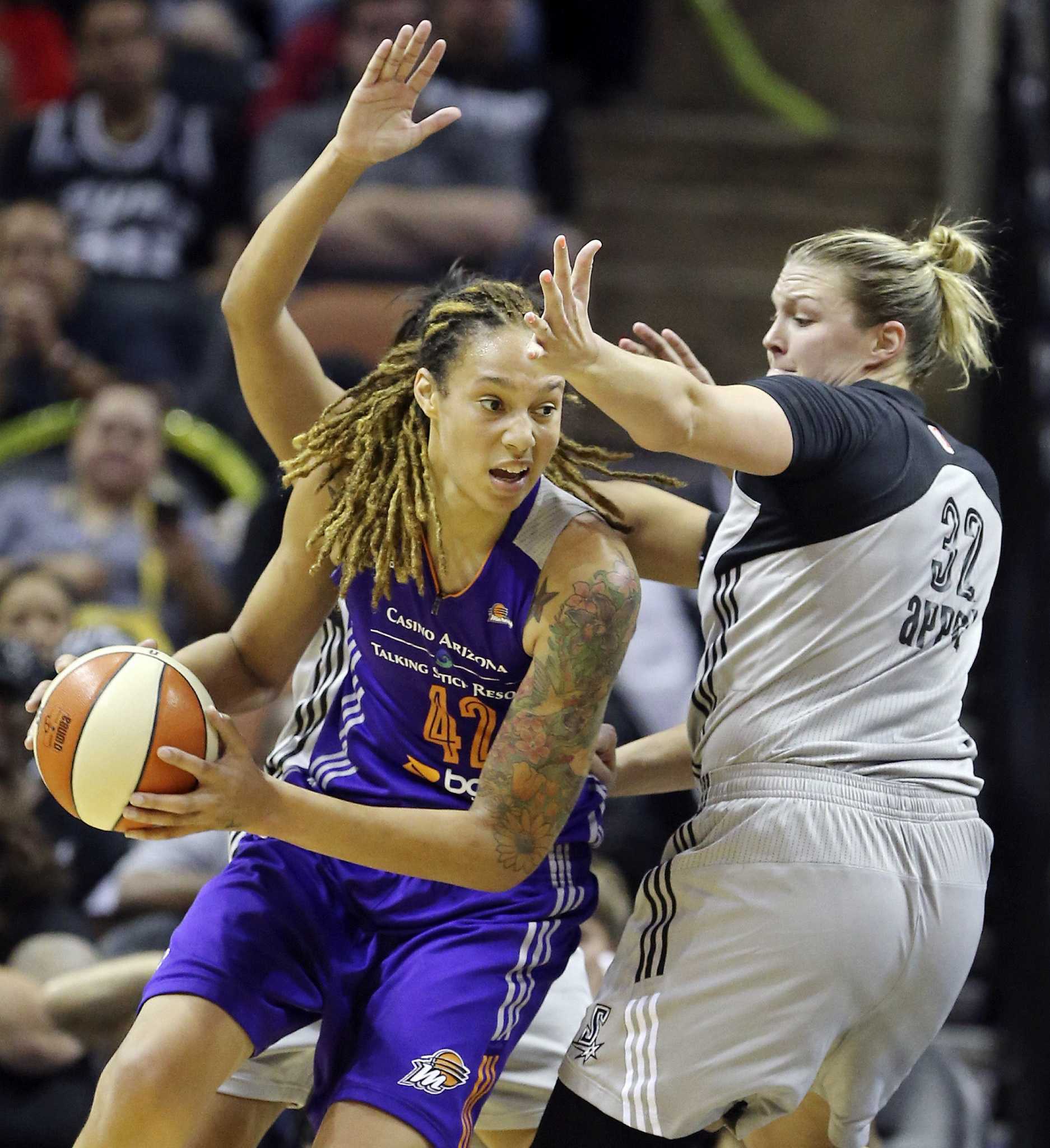 Phoenix pulls out win in 6th quarter