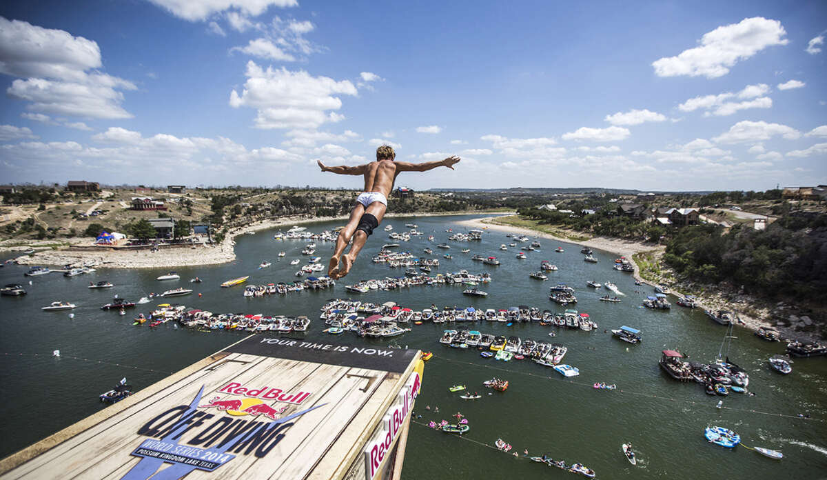 San Antonian claims cliff-diving crown