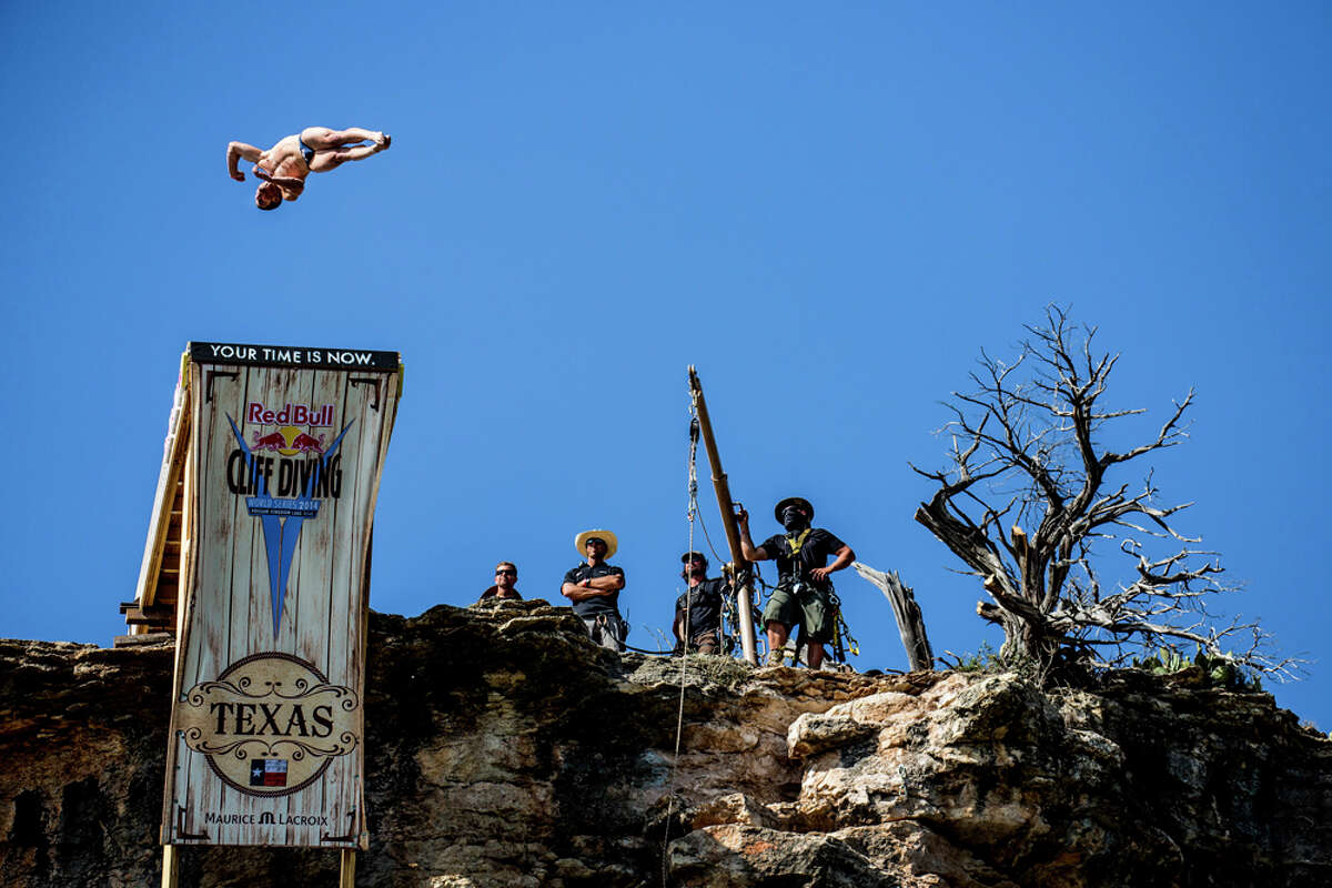 San Antonian claims cliff-diving crown