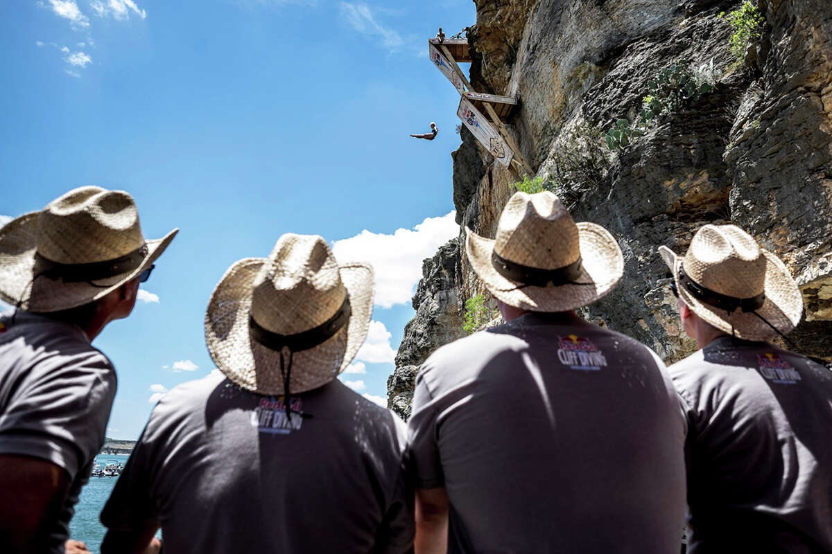 San Antonian claims cliff-diving crown