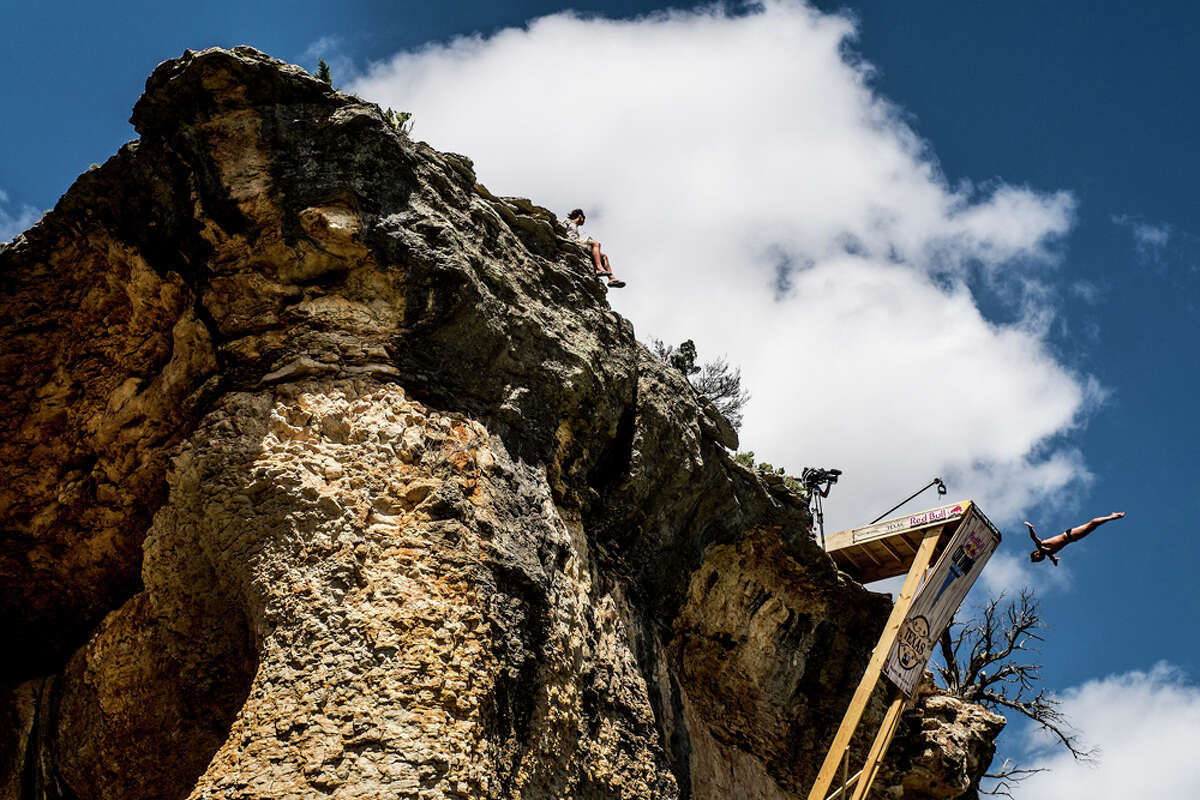San Antonian claims cliff-diving crown