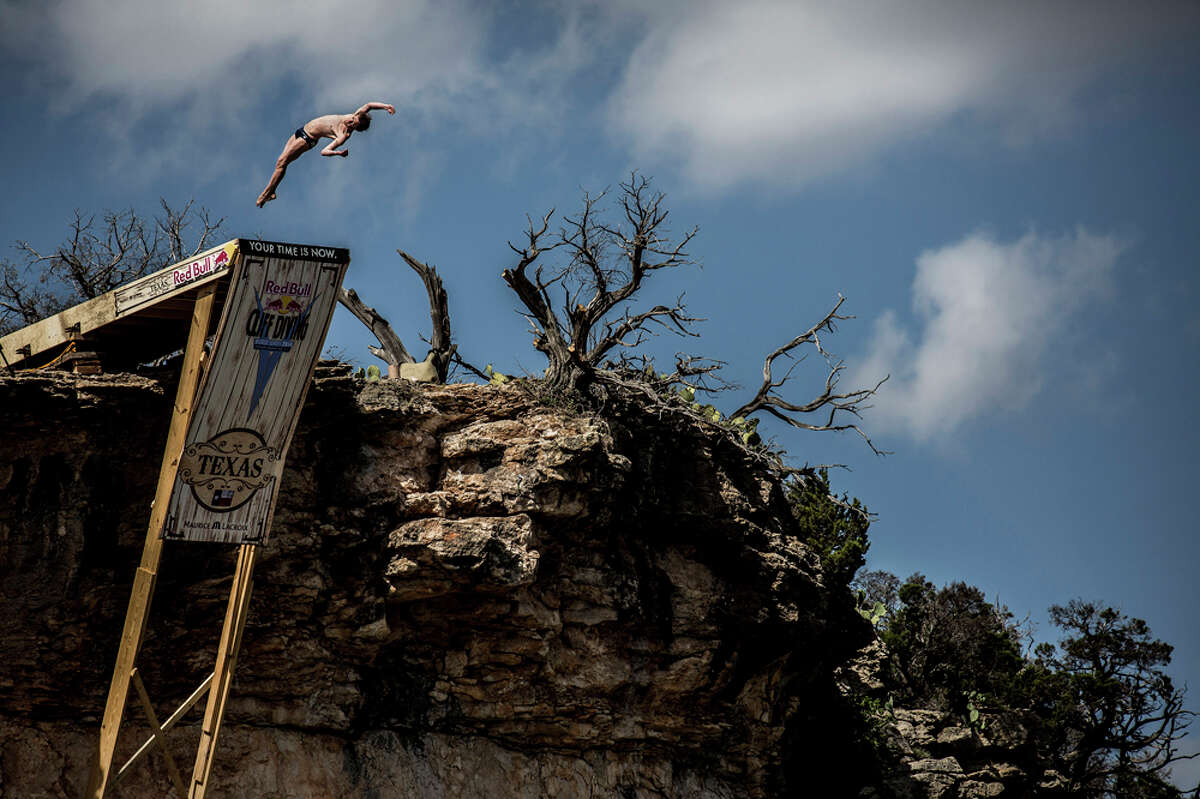 San Antonian claims cliff-diving crown