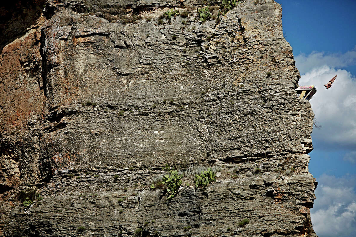 San Antonian claims cliff-diving crown